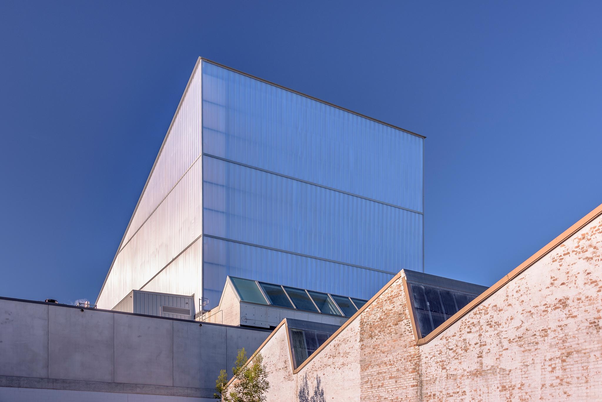 Translucent Building Elements in Dangrove Art Space from Rodeca