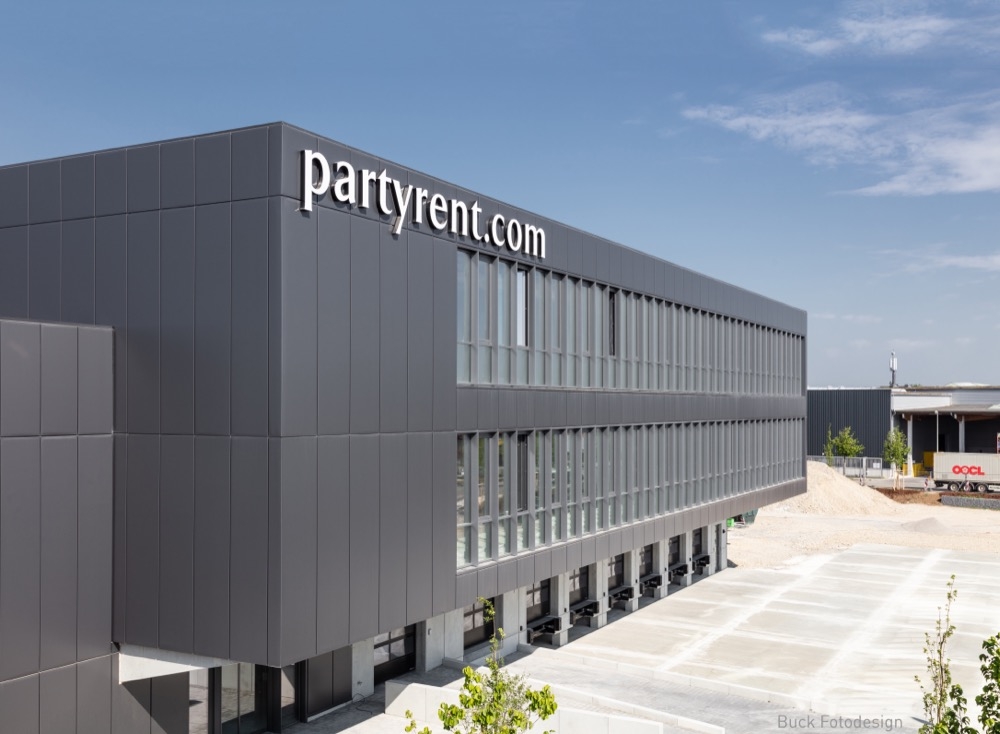 Trimoterm and Qbiss One in Warehouses from Trimo