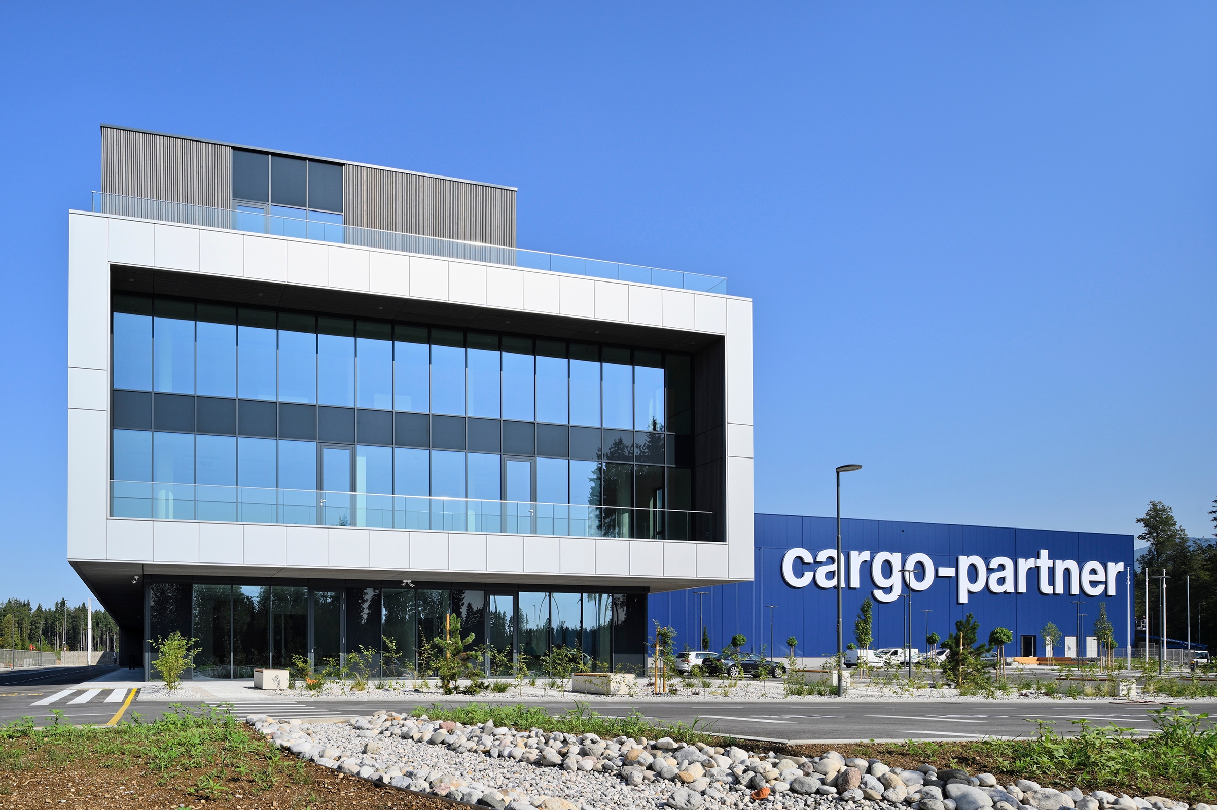 Trimoterm and Qbiss One in Warehouses from Trimo