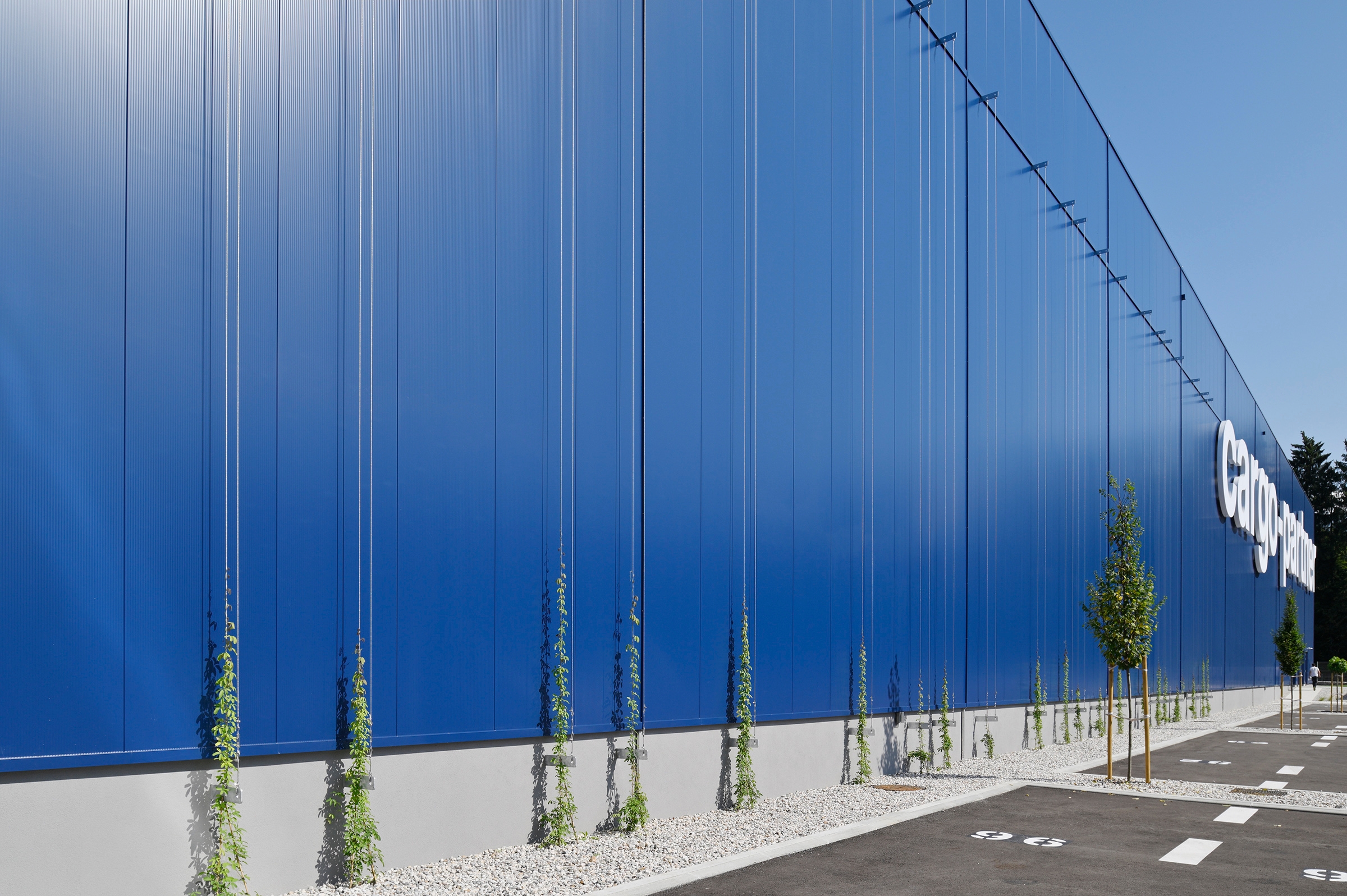 Trimoterm and Qbiss One in Warehouses from Trimo