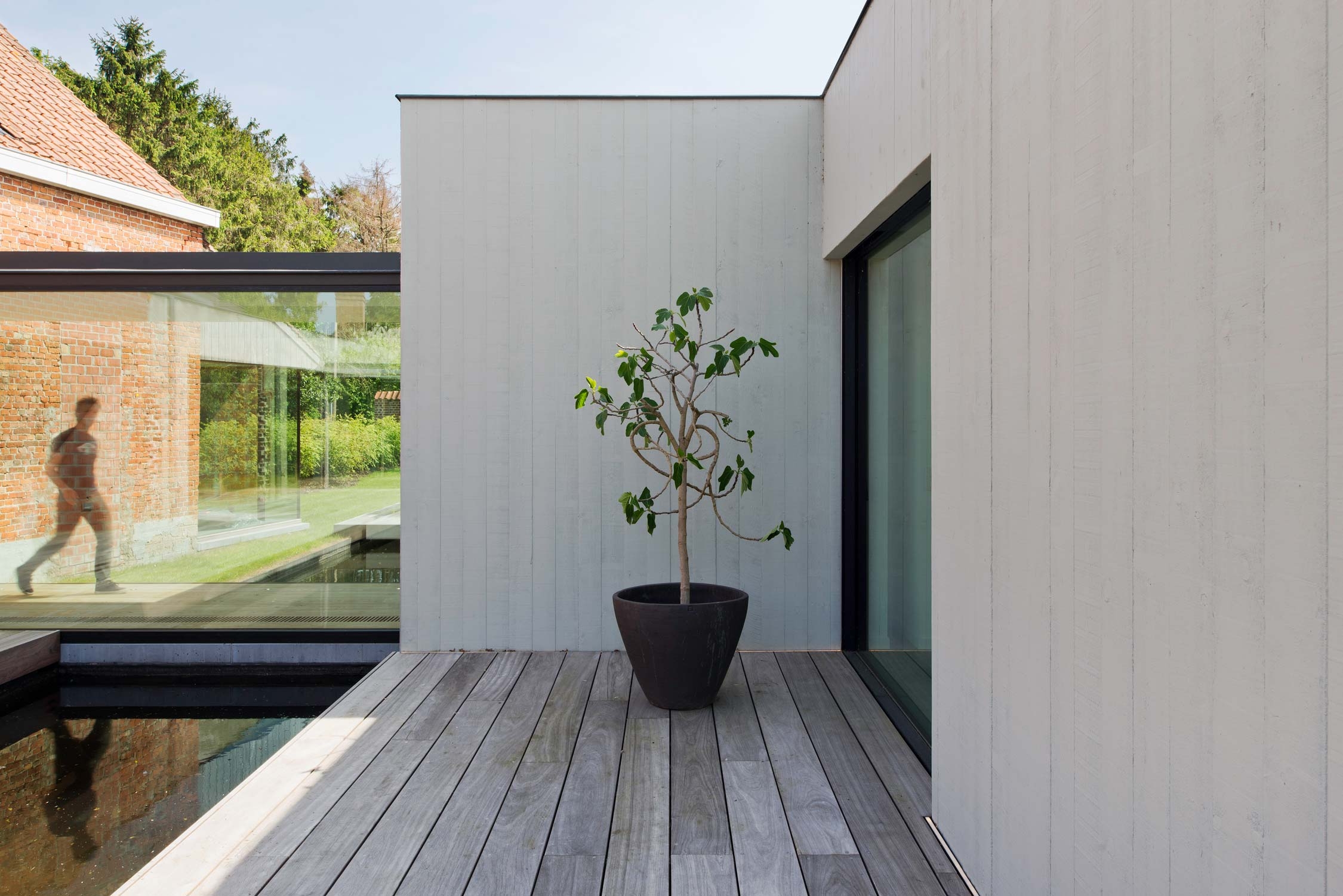 Corner Window in Entourage Residence from Orama Minimal Frames