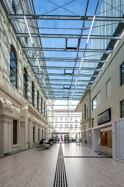 Glass Facade in University Library from Jansen