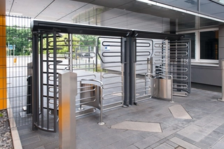 How to Incorporate Touch-Free Access Solutions from dormakaba