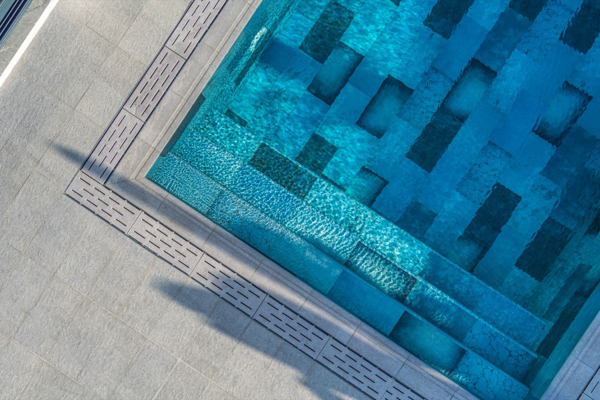 Pool Monoblock Gratings from SERAPOOL