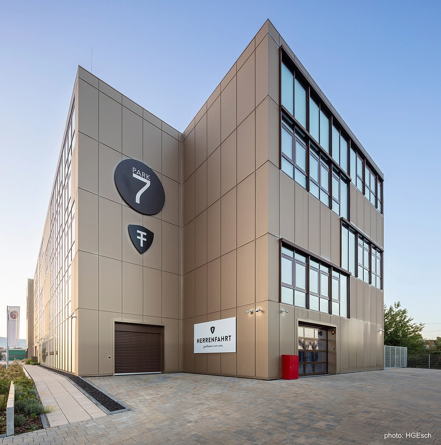 Modular Metal Wall - Qbiss One from Trimo