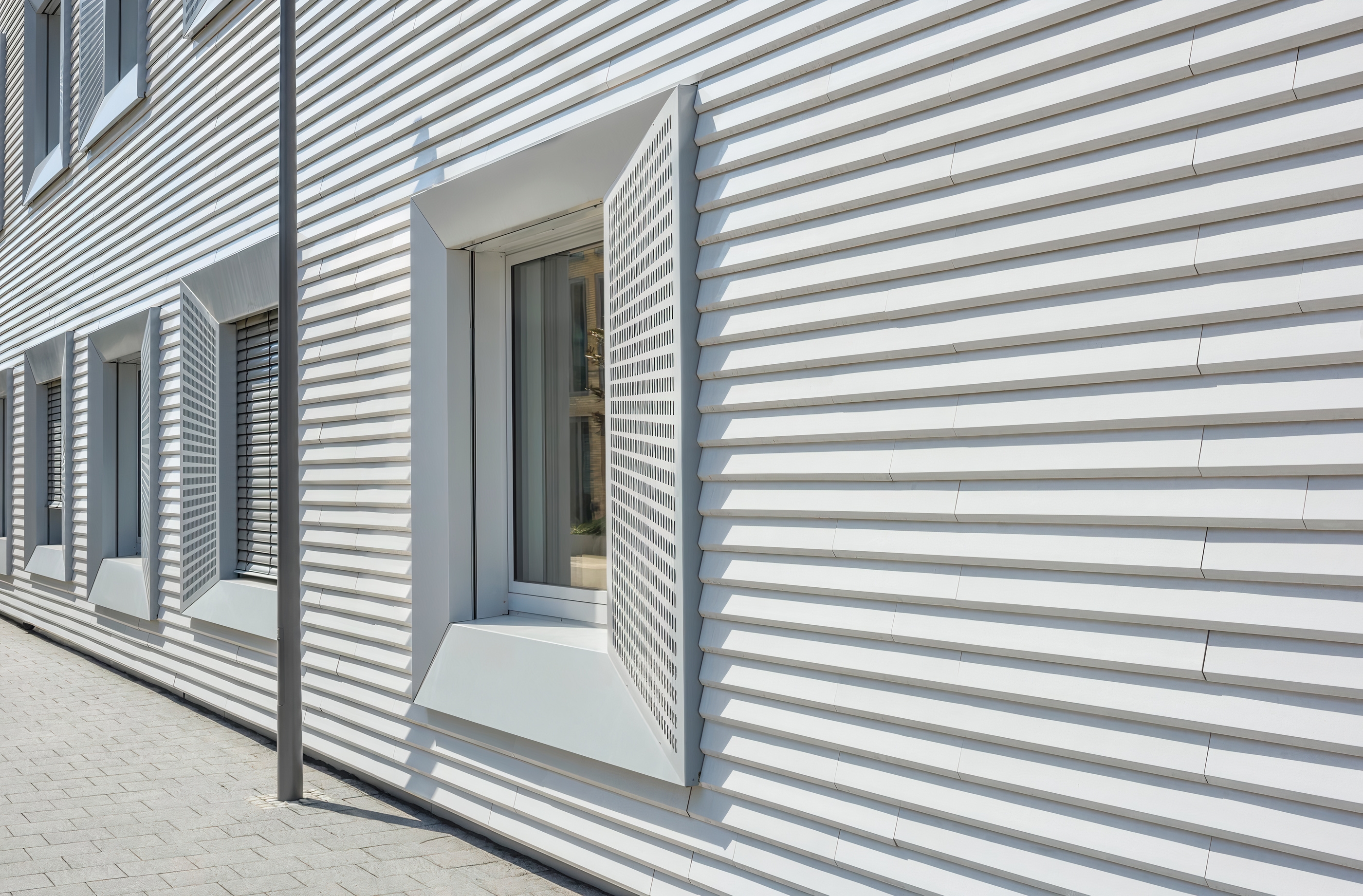 Ceramic Facade With ALPHATON® Tiles at CubexOne from MOEDING