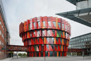 Wavy Ceramic Tiles on Organic Fontenay Hotel Facade| LONGOTON from MOEDING