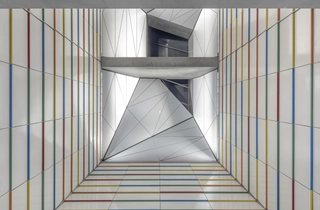 Wavy Ceramic Tiles on the Fontenay Hotel Facade| LONGOTON from MOEDING