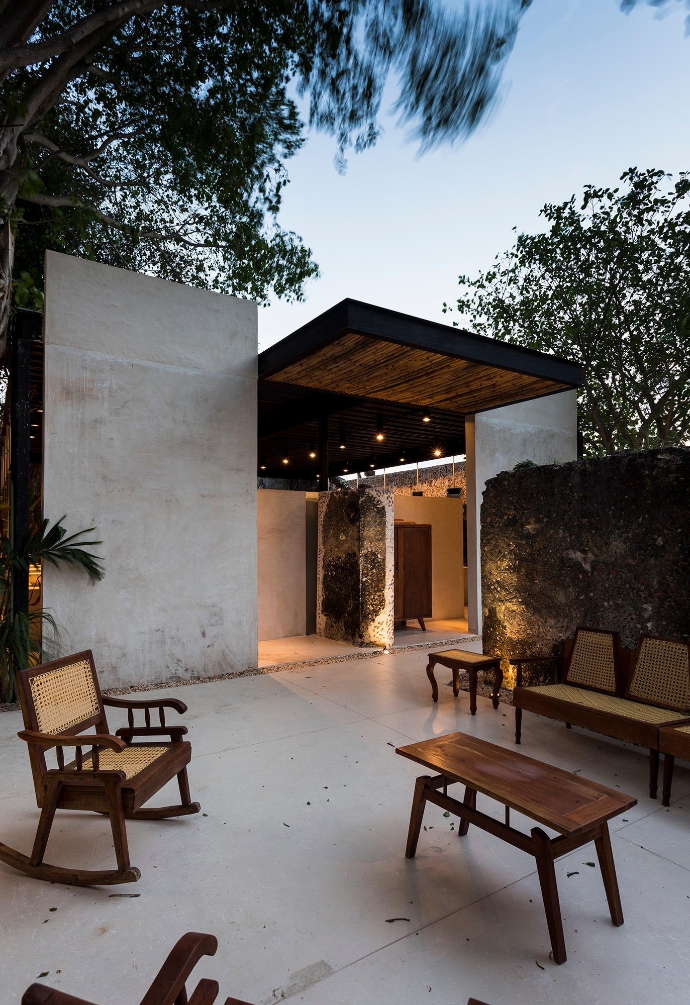 Aplicación de Agua y Base de Chukum en Albercas de Chukum