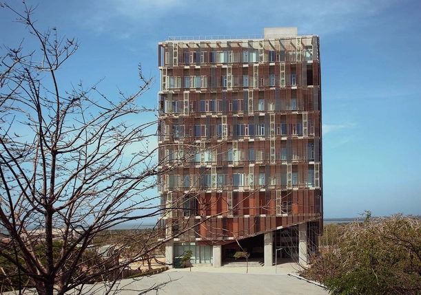 Multipurpose Building / OPUS | ArchDaily