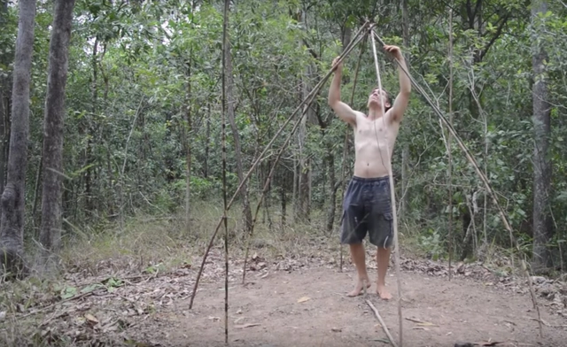 Watch: How to Build a Primitive Hut | ArchDaily