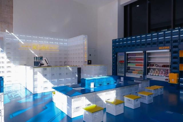 Playground Brewery Pop-up Store / Glamo Studio | ArchDaily
