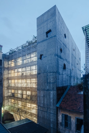 The Bridge Office Building / G8A Architecture & Urban Planning | ArchDaily