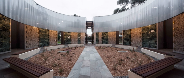Atrium of Holy Angels Mausoleum / Harmer Architecture | ArchDaily